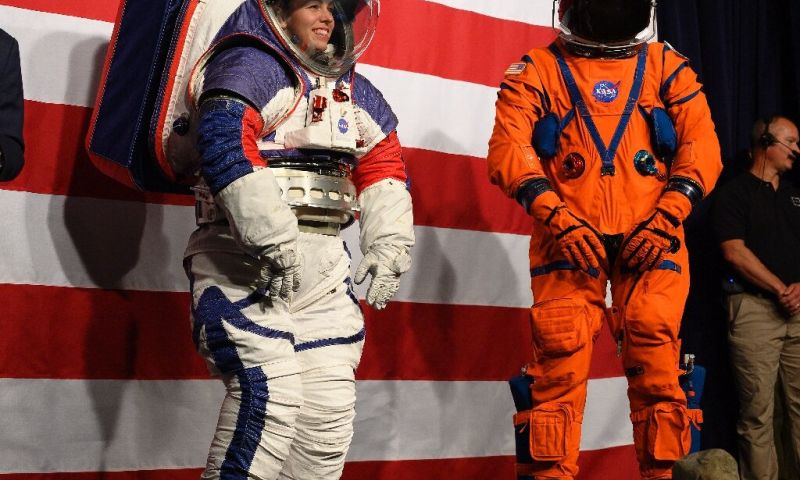 NASA onthult nieuwe ruimtepakken - Bright