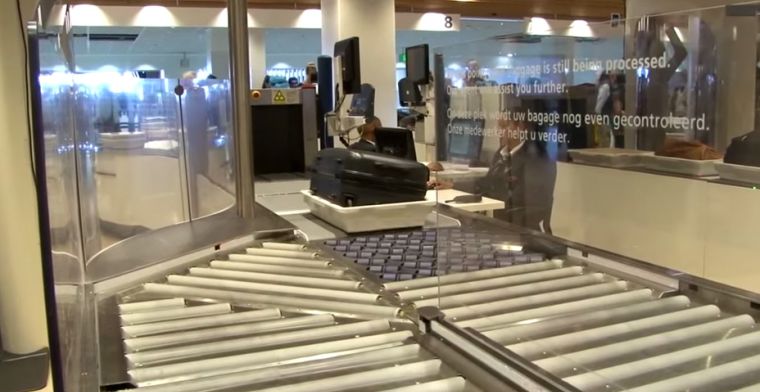 Laptop mag in tas blijven bij nieuwe scanner Schiphol - Bright