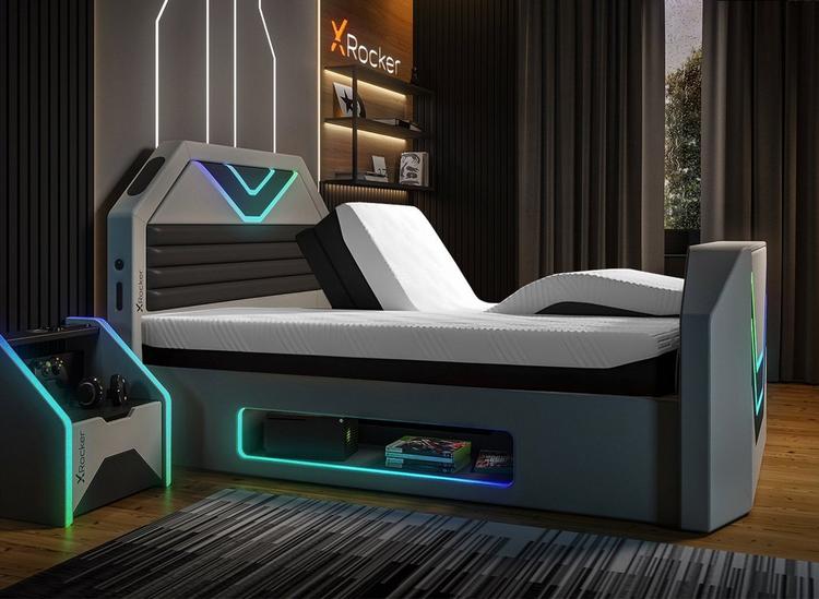 Dit ideale bed voor gamers heeft een 4K-TV en slimme led-verlichting - Bright
